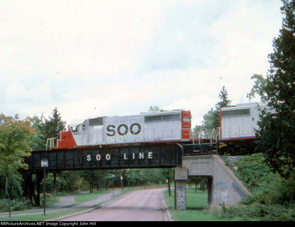 1381-11a SOQ 6601 westbound crossing St. Anthony Pkwy Bridge